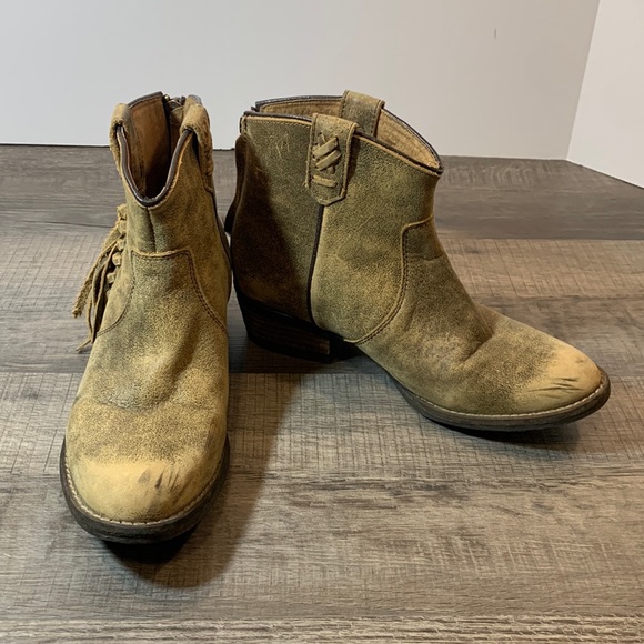Very Volatile | Shoes | Very Volatile Boho Zip Up Boots Size 7 2 | Poshmark